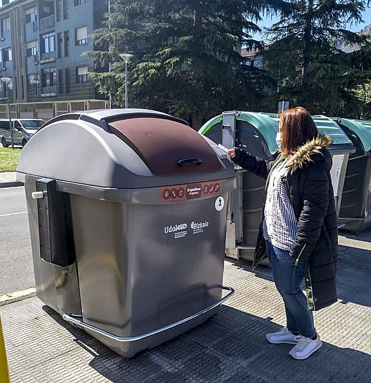 Lea Ibarra unifica las tasas de basura, que penalizan a los que menos orgánico reciclan | El Correo